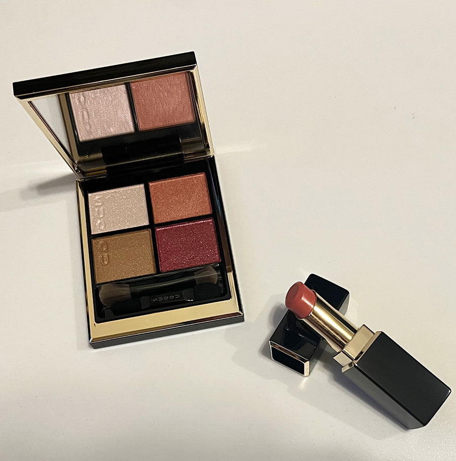 【SUQQU】2022ホリデーコスメ “冬薔薇”色をCREAアンバサダーが 発売前にスウォッチ付きでレポート！ | 写真 | 1枚目