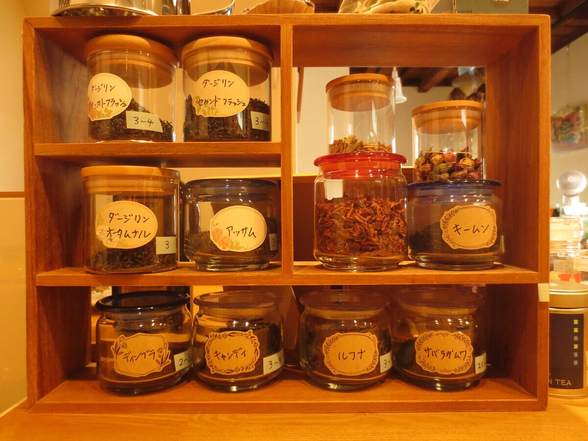 【兵庫県・伊丹市】好みの器でいただくこだわりの紅茶とスコーン 心休まるティールーム「すこんてぃ」 | そおだよおこの関西おいしい、おやつ紀行 ...