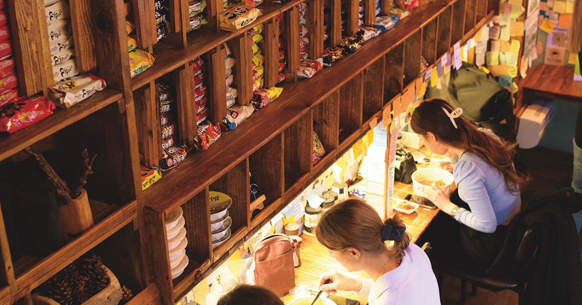 24時間いつでも立ち寄れる！ ソウルの新しいグルメスポット 無人ラーメンコンビニとは!? | ソウルで食べずに帰れない！韓国グルメガイド