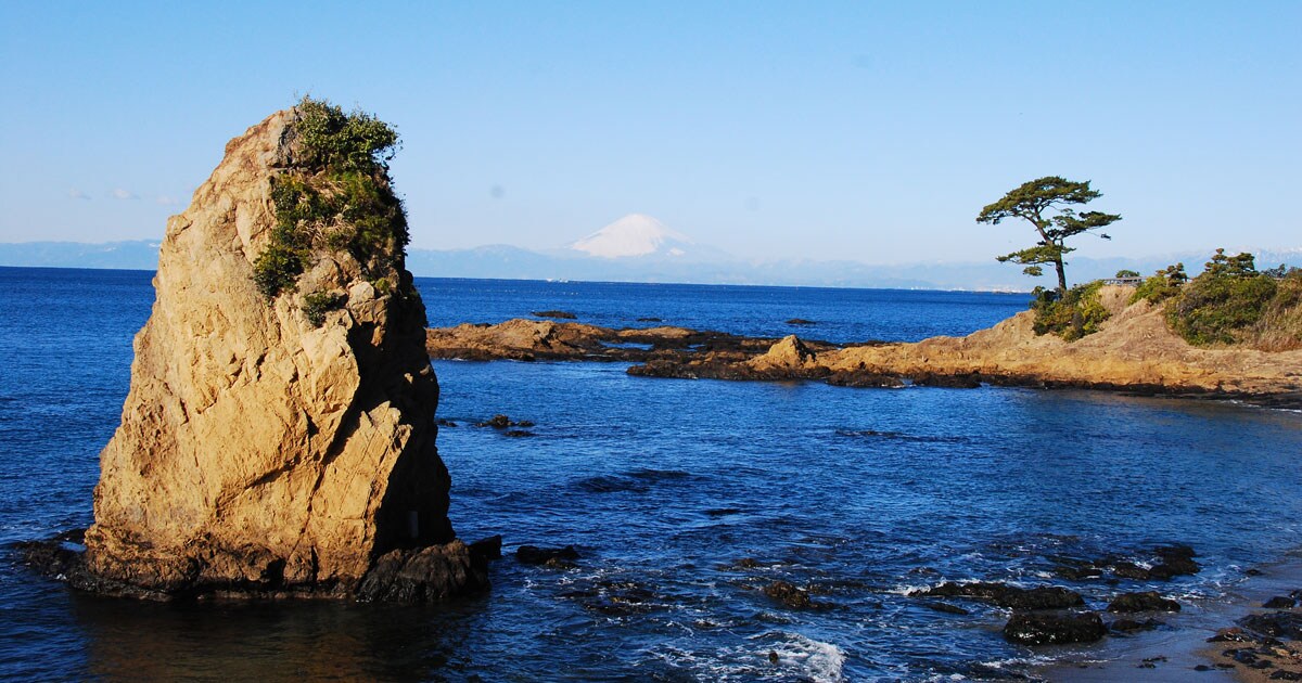 【神奈川県 2021年版】 冬の絶景・風物詩4選 相模湾にそびえる立石の美しい景色 | 今こそ行きたい！ 「日本にしかない風景」再発見